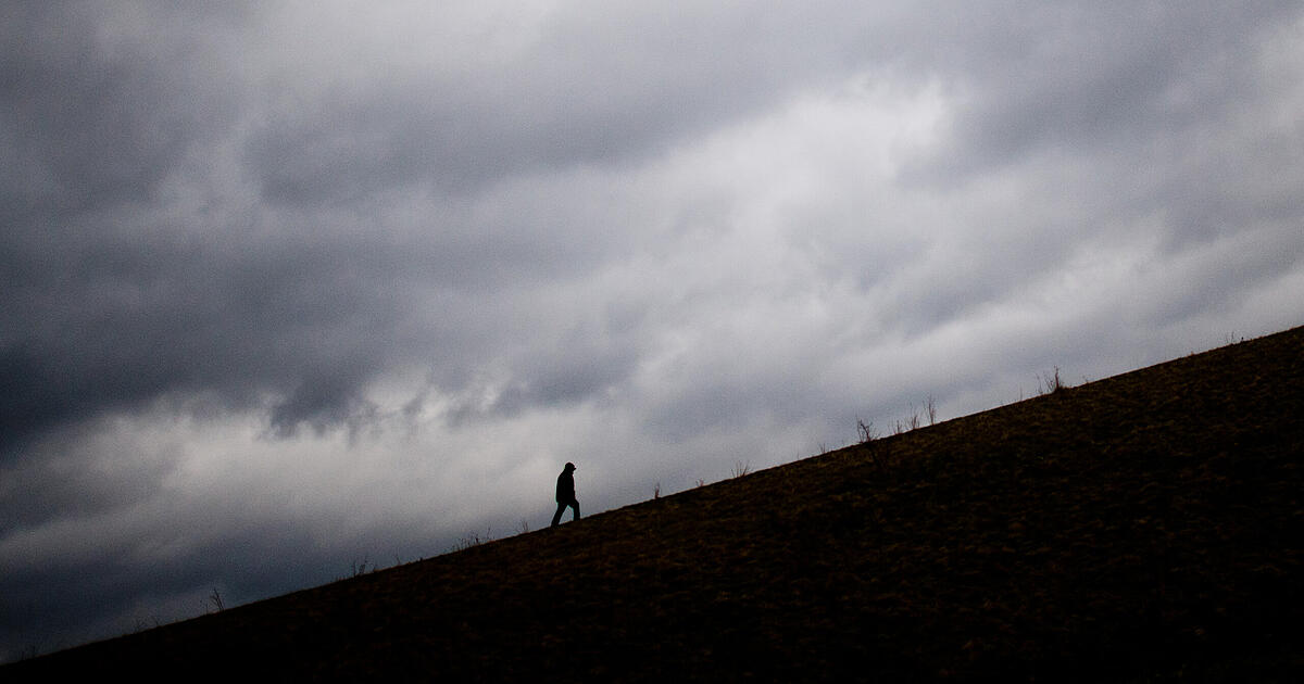 Lou Nesbit: Ex-Pornostar hinterfragt Gottes Güte und Leid | Die Tagespost